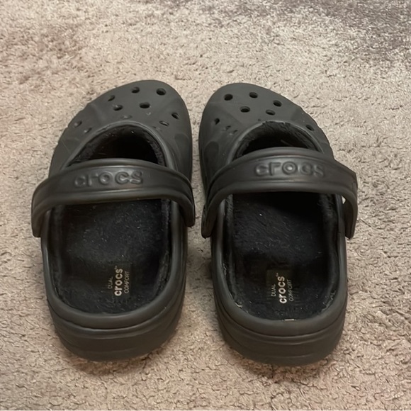 CROCS | Shoes | Crocs Black Clogs With Fur Lining Size 9 Women 7 Mens ...